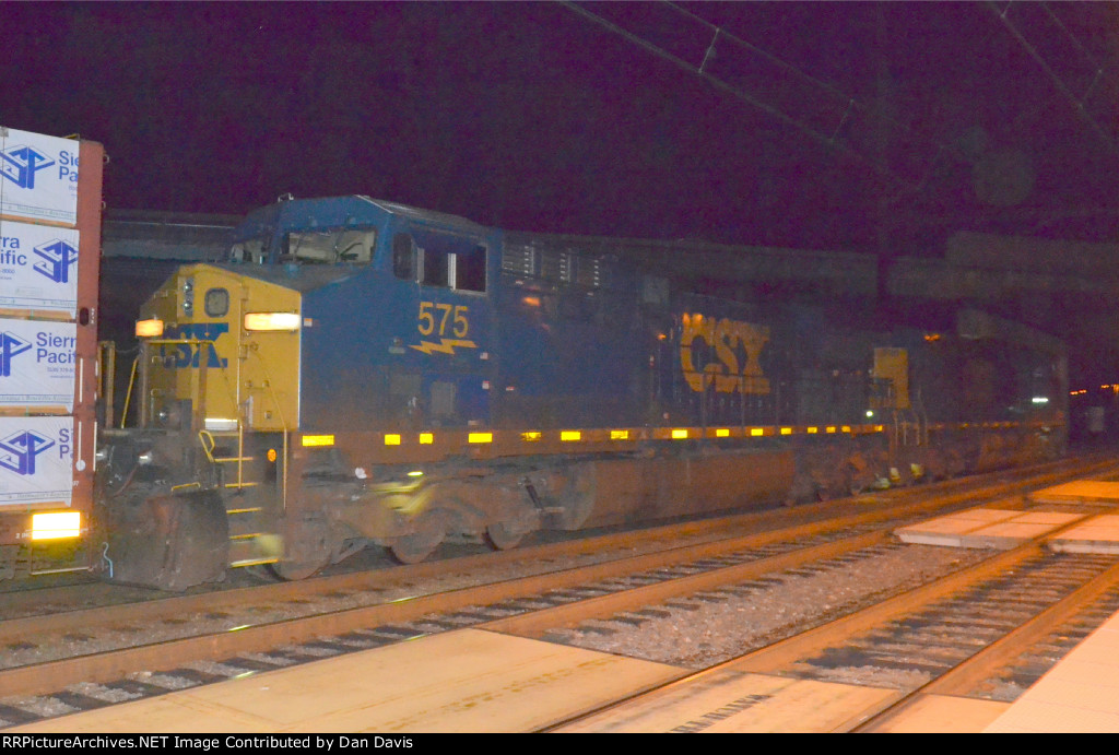 CSX CW44AH 575 trails another CW44AH on Q417-11